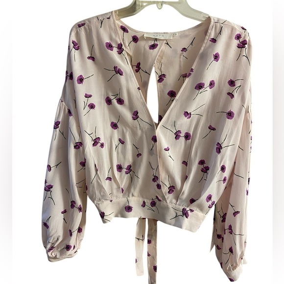 Astr | Tops | Astr The Label Blouse Light Pink Floral Cropped Medium Nwt | Poshmark